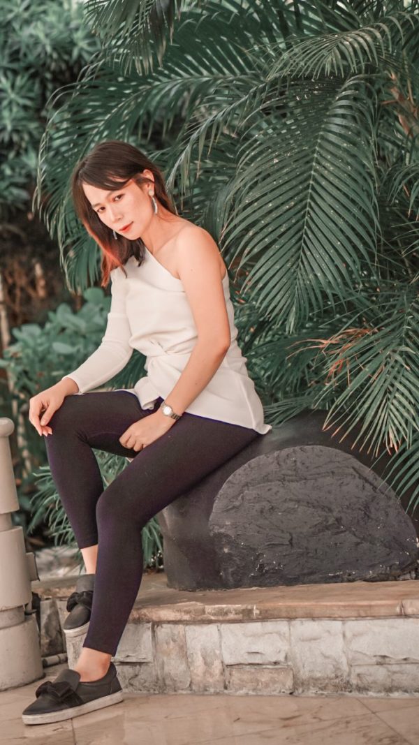 Outfit Diary – OOTD Baju White One Shoulder | Glowlicious.Me